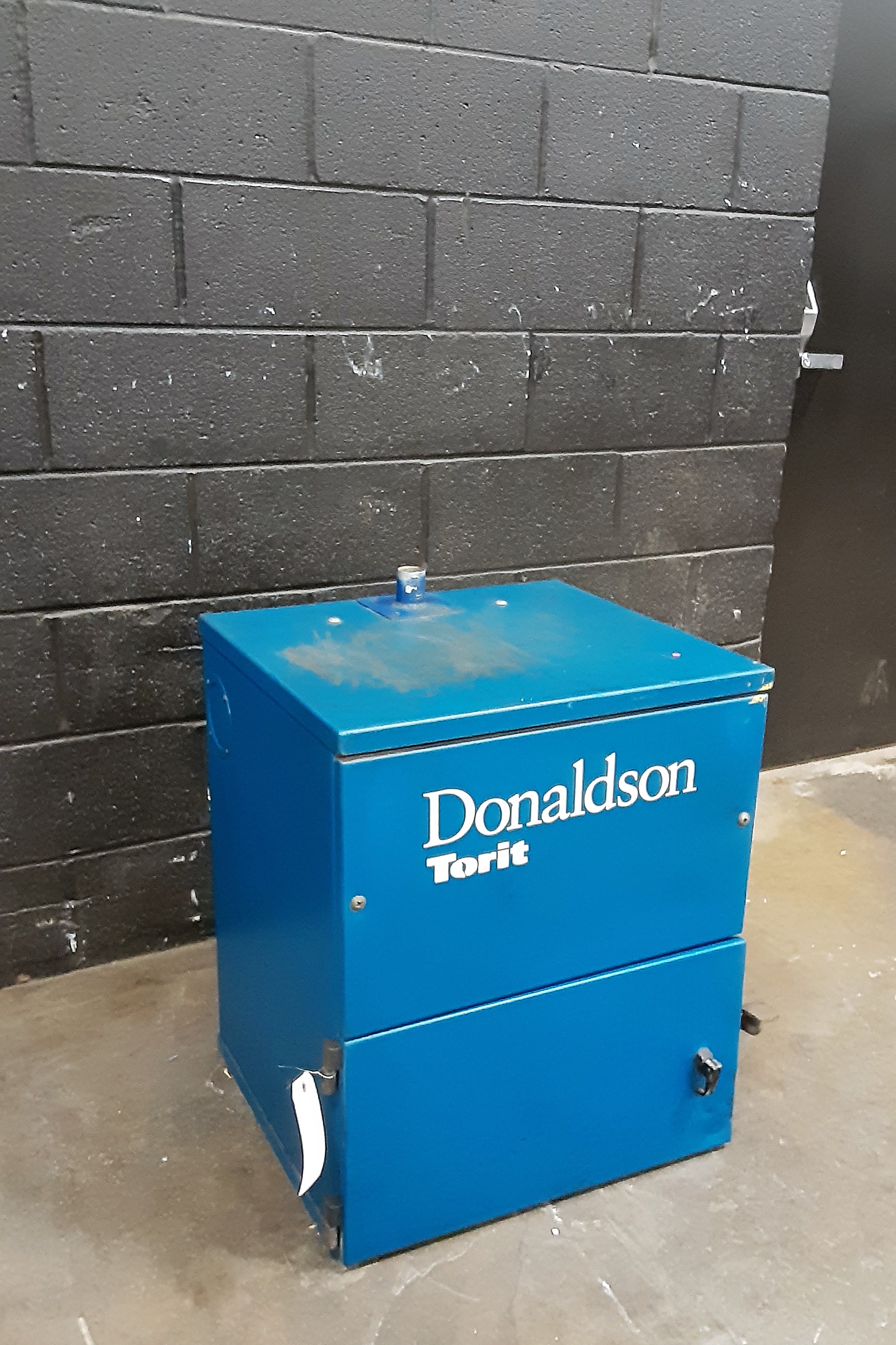 AM20994-Donaldson Torit 50 CAB